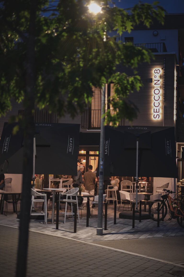 Secco N°8 – Café – Restaurant – Bar